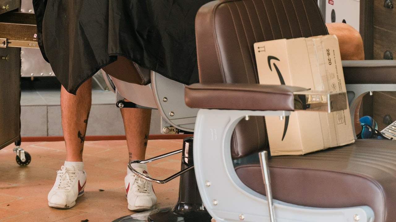 What's with the oil in the barber chair? – TASALON